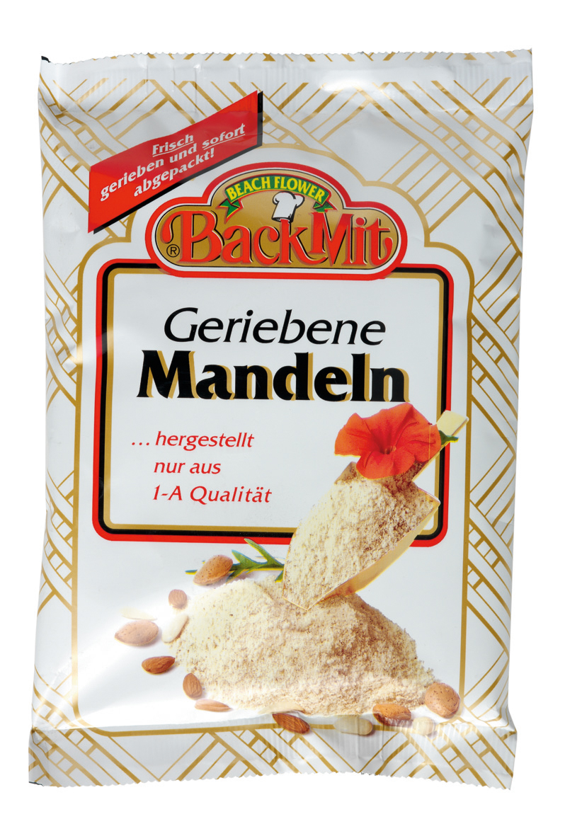 Back Mit Mandeln gerieben